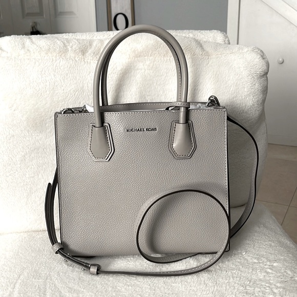 Michael Kors | Bags | Mercer Medium Logo And Leather Accordion ...